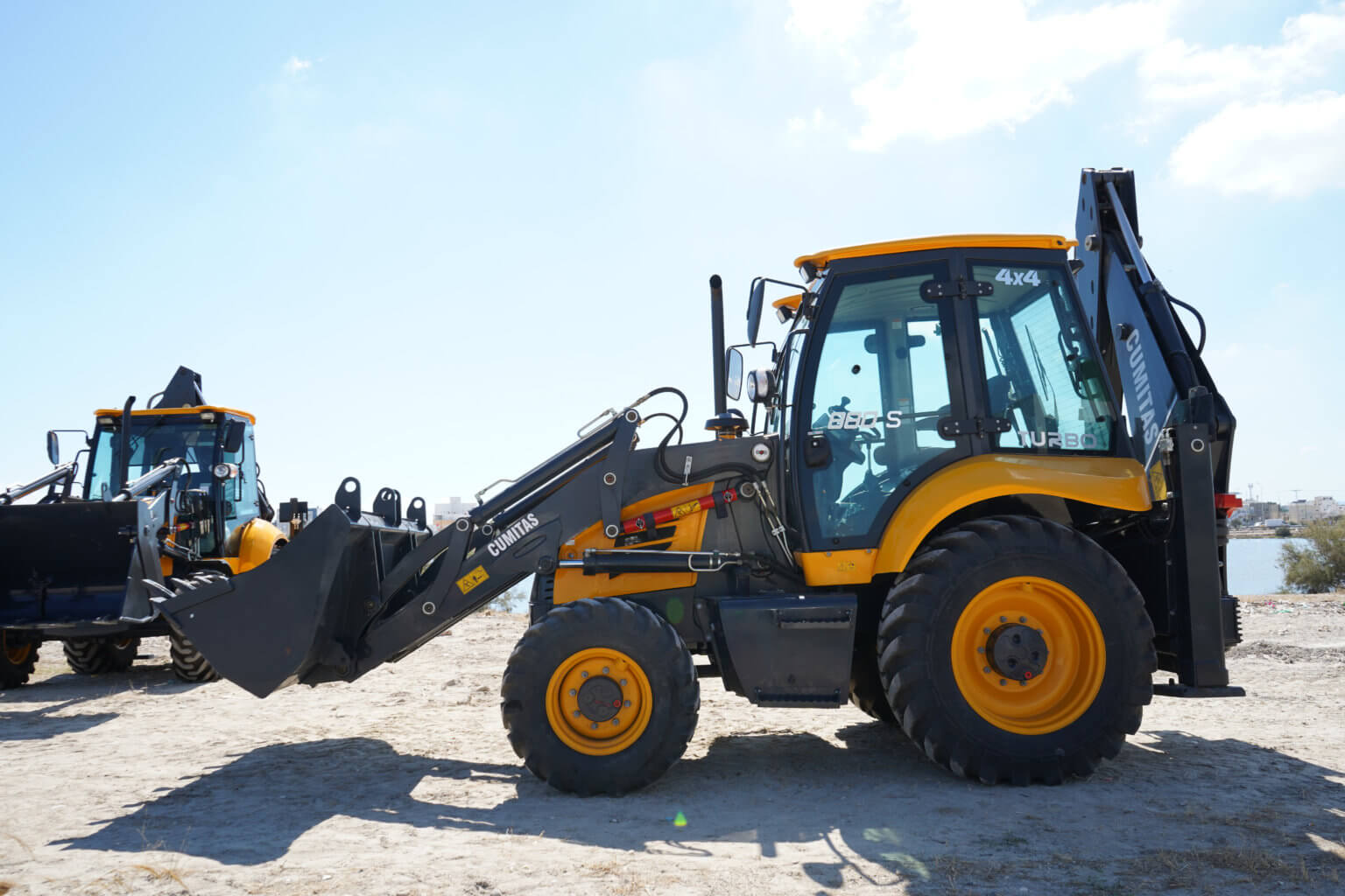 Tractopelle - GAM - matériel de bâtiment et travaux publics, engin btp